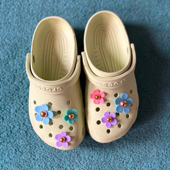 CROCS | Shoes | Pastel Green Pair Of Crocs With Free Flower Gibets ...